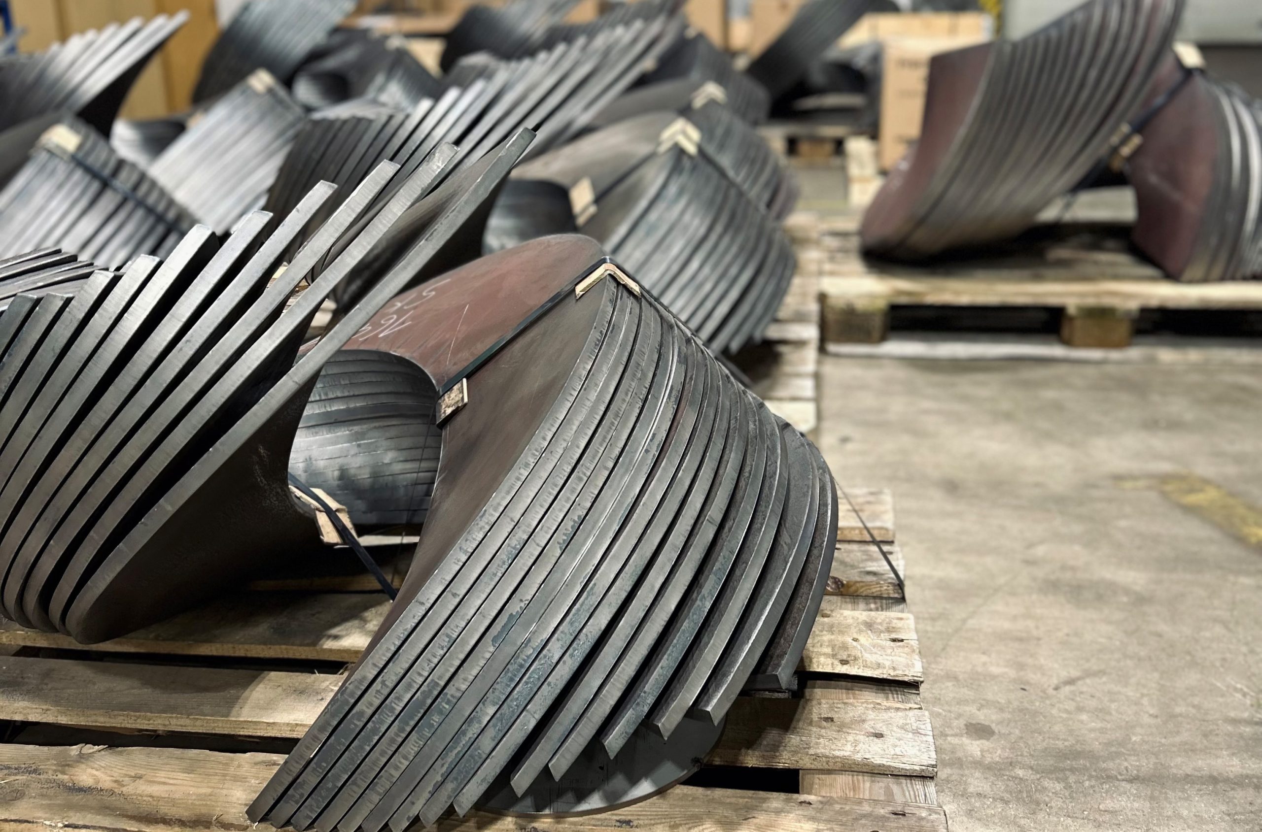 These screw blades are made to last! Hardox 450 HiAce - C.E ...